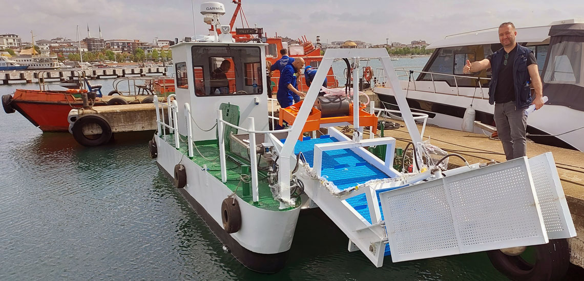 Mini Cat - Trash Skimmer Boat